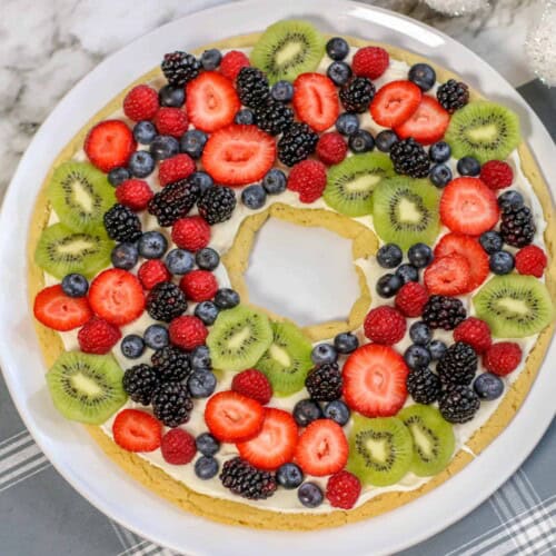Fruit Pizza Christmas Wreath - Marathons & Motivation