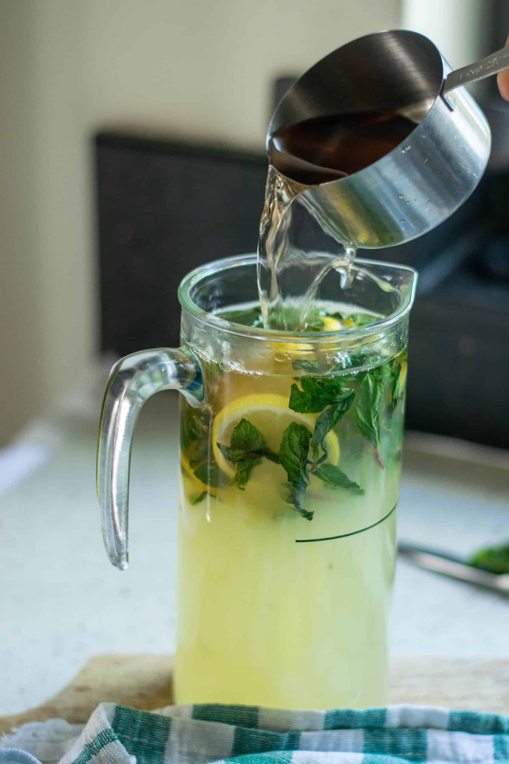 Cranberry Lemon Iced Tea with Rum - Marathons & Motivation