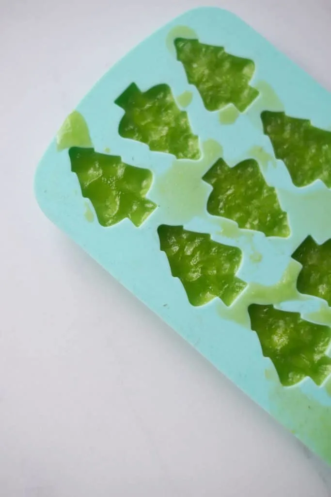 Easy to Make Christmas Ice Cubes - Marathons & Motivation