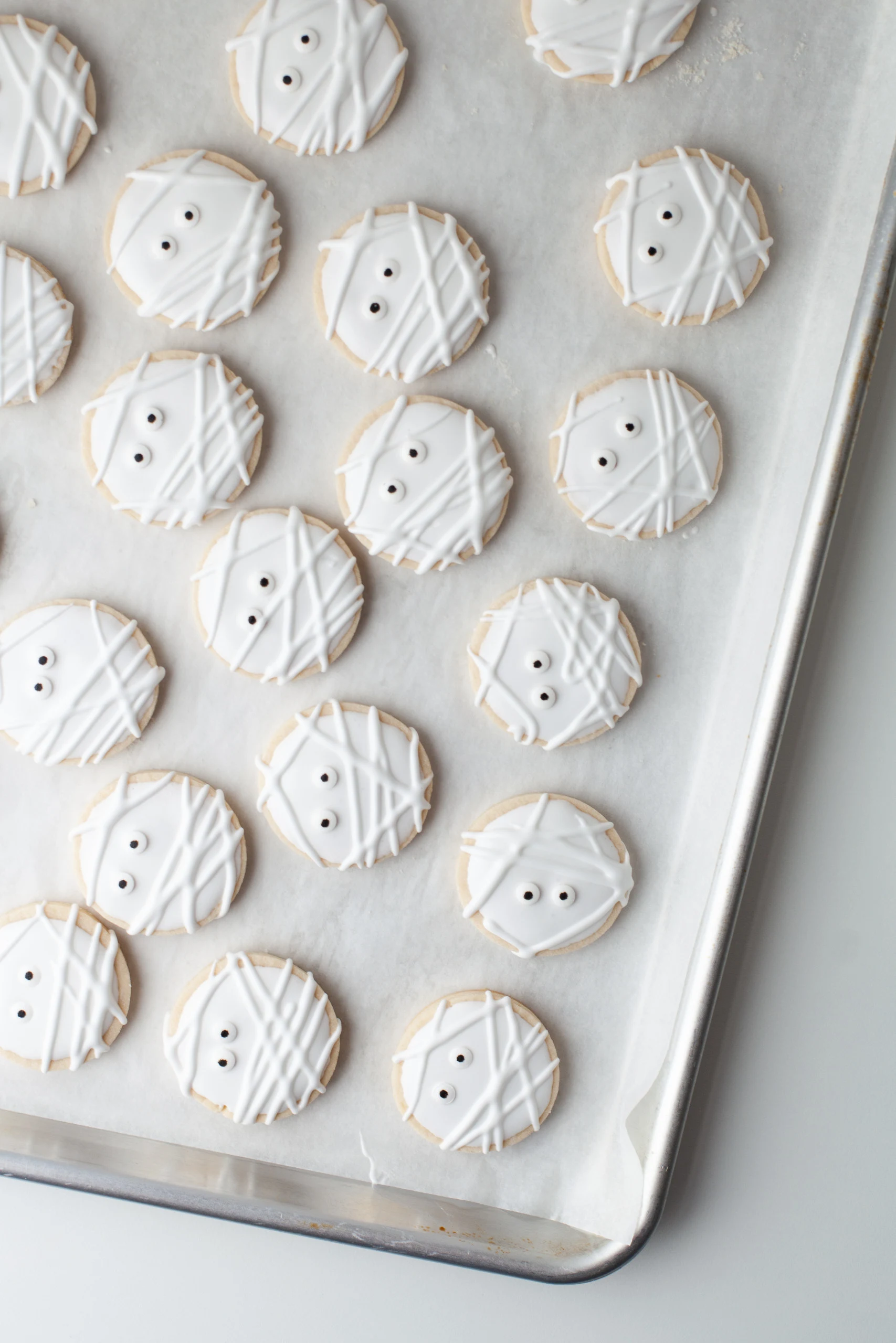 Mummy Cookies with Royal Icing - Marathons & Motivation