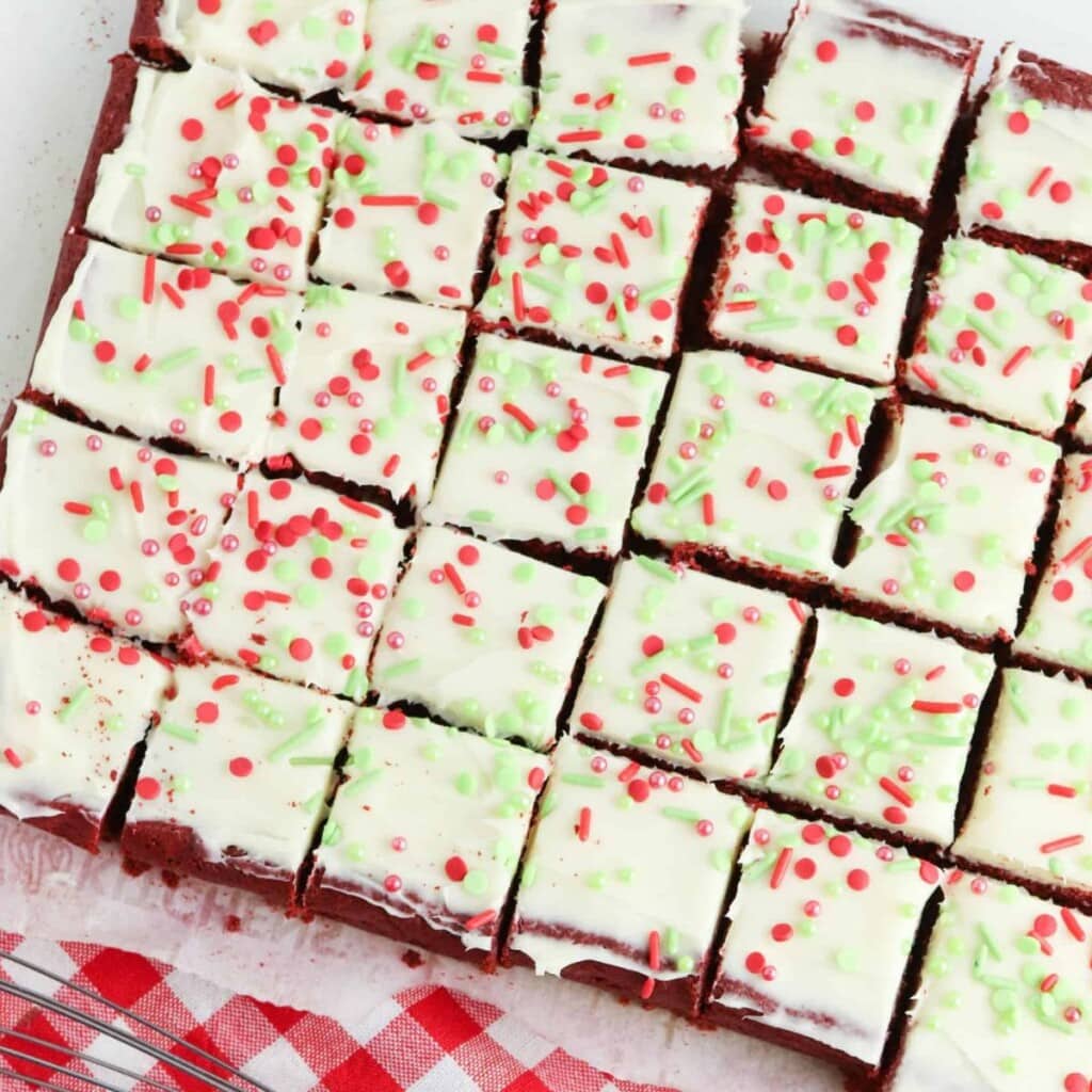 8 Best Red Velvet Recipes: Cupcakes, Cookies, Ice Cream & More ...